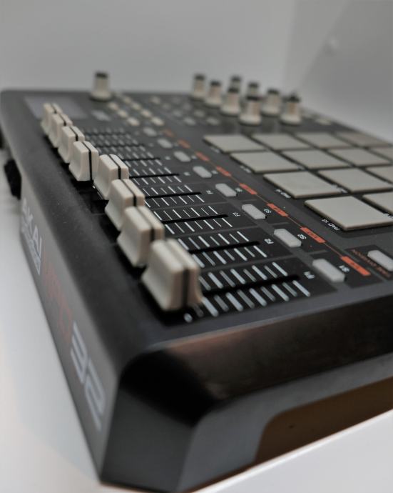 AKAI MPD 32 USB/MIDI kontroler