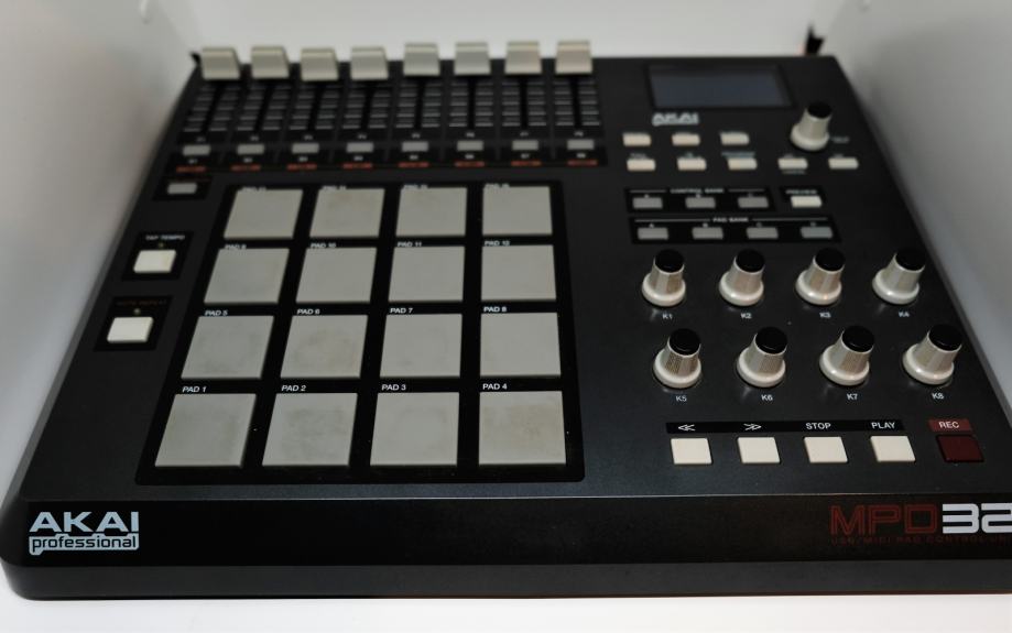 AKAI MPD 32 USB/MIDI kontroler