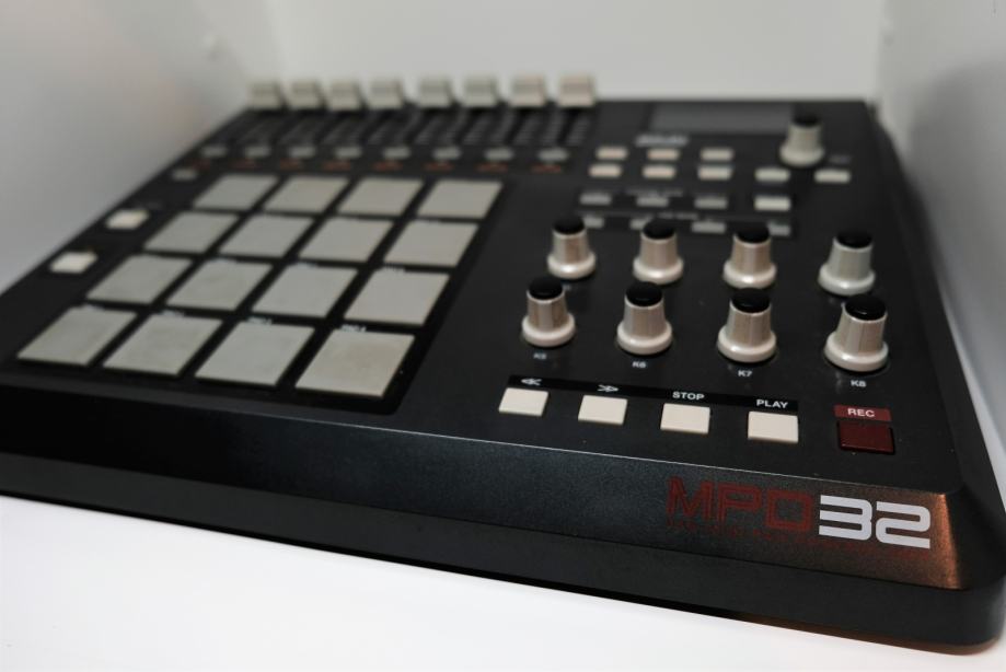 AKAI MPD 32 USB/MIDI kontroler