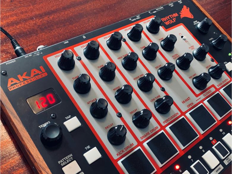 AKAI Rhythm Wolf - Analogna Ritam Mašina