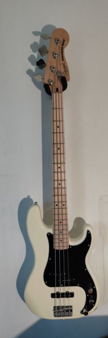 Fender Squire PJ bas gitara