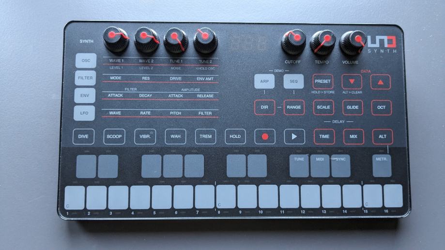 IK Multimedia UNO Synth