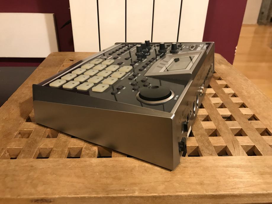 Roland SP-606 Sampling Workstation sampler