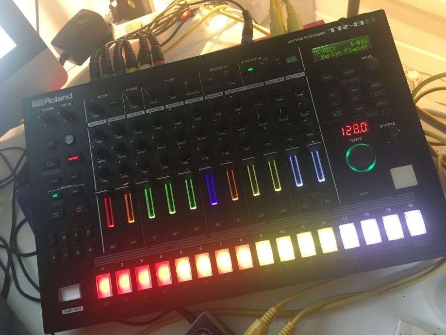 ROLAND TR8s