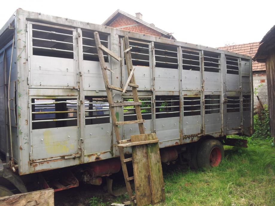 SANDUK STOČAR OD KAMIONA MERCEDES
