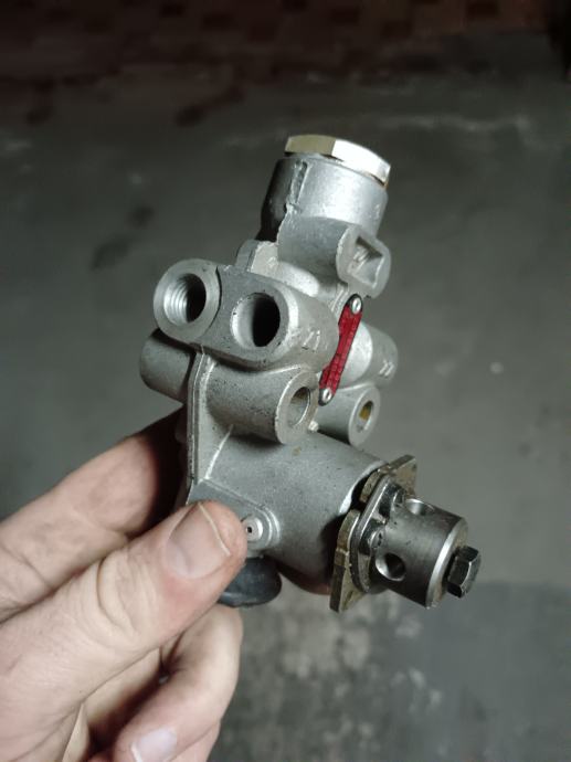 Wabco ventil broj 4640023307 za regulaciju visine