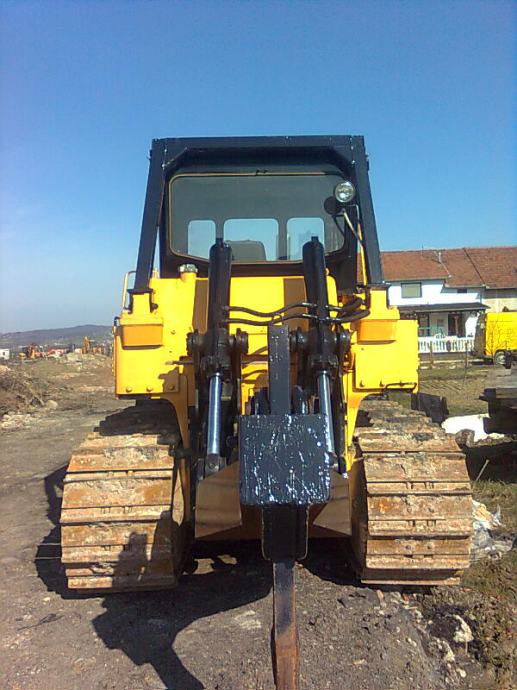 KOMATSU D85
