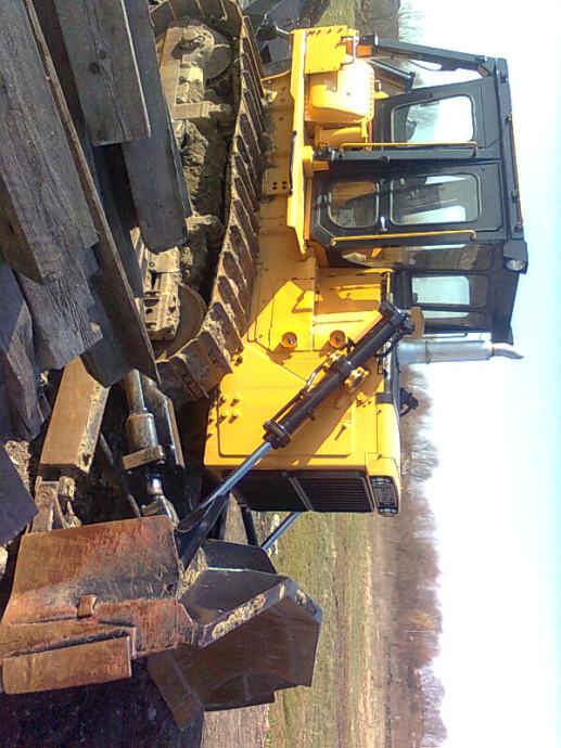 KOMATSU D85