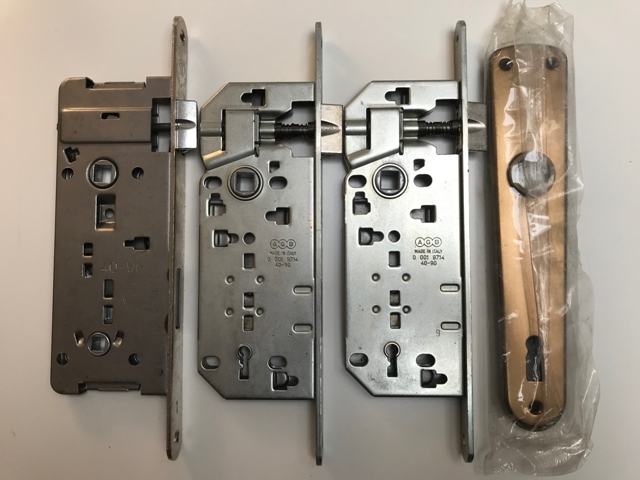 Brava za sobna vrata (3 kom i 1 set rozeta)