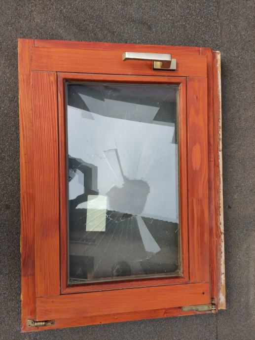 Drveni prozor rabljeni 80x60