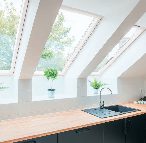 NOVO Krovni Prozori PVC SkyFenster 66x98 cm + Opšavom