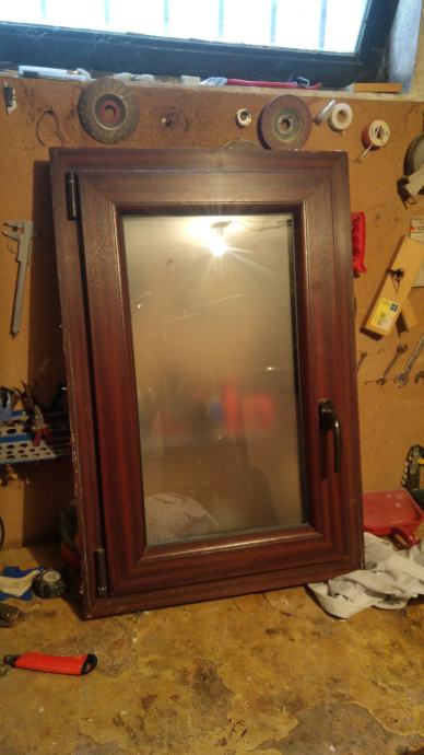 Kvalitetni prozor; PVC mahagonij