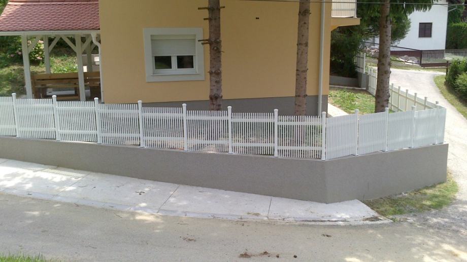 PLASTIČNE Pvc OGRADE I DVORISNA VRATA