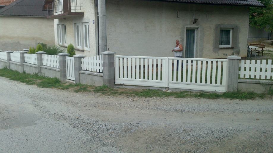 PLASTIČNE Pvc OGRADE I DVORISNA VRATA