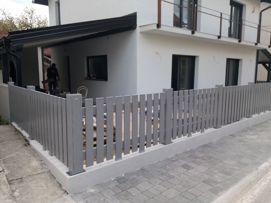 PLASTIČNE Pvc OGRADE I DVORISNA VRATA