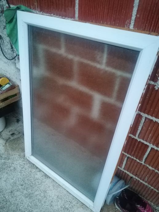 Prozor PVC mutno staklo bilo na stubistu