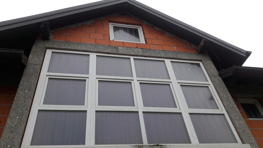 PVC komplet stolarije: stijena, ulazna vrata i fiksni prozor- HITNO