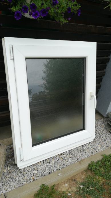 PVC PROZOR (duplo staklo, mutno)