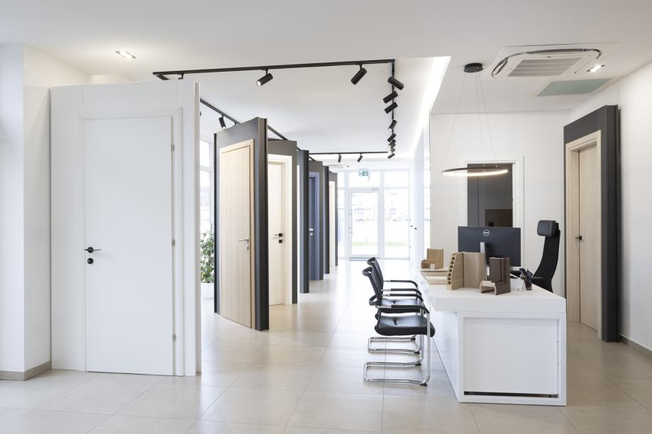 Sobna vrata - bijeli dekor