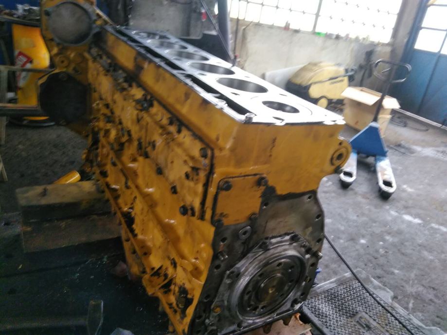 PRODAJEM SHORT BLOCK CATERPILLAR 3116