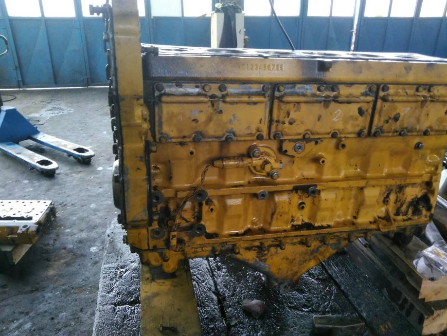 PRODAJEM SHORT BLOCK CATERPILLAR 3116