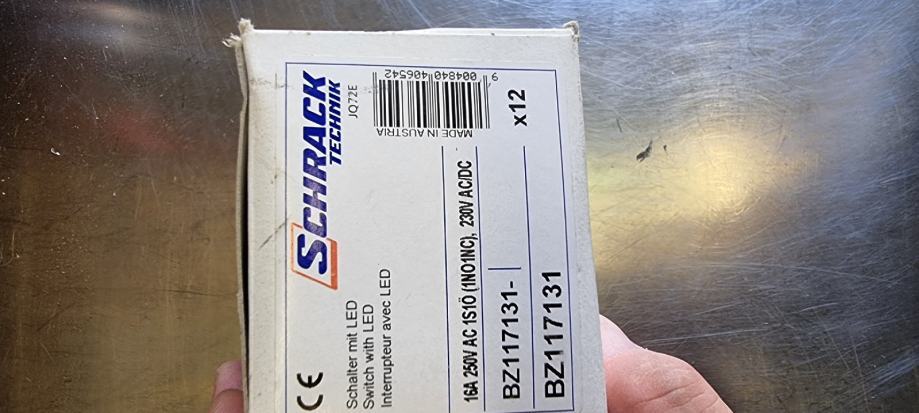 SCHRACK Sklopka+LED, 16A, 230VAC/DC, 1 N/O + 1 N/C, montaža na DIN