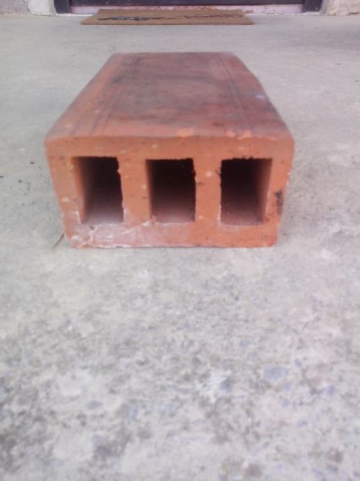 Cigla prezidna, suplja