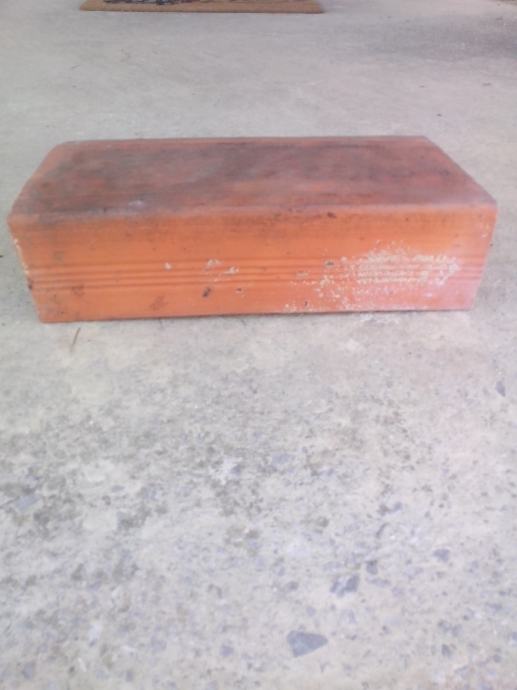 Cigla prezidna, suplja