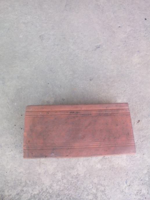 Cigla prezidna, suplja