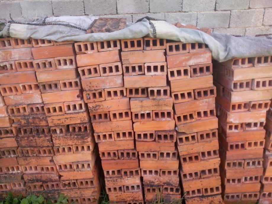 Cigla prezidna, suplja