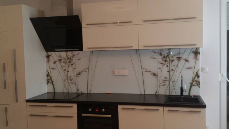 Kuhinjska stakla staklo za zid u kuhinji u boji po ralu i slikom