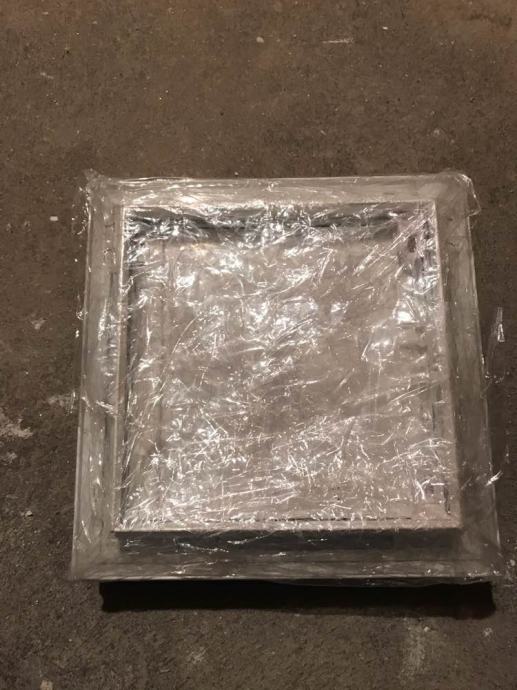 Revizija - revizijski otvor s PVC vratima 20 x 20 cm