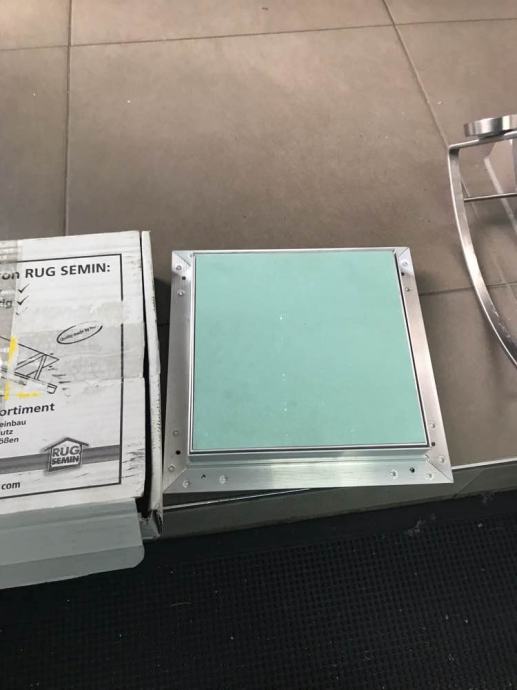 Reviziska vrata za spustene plafone