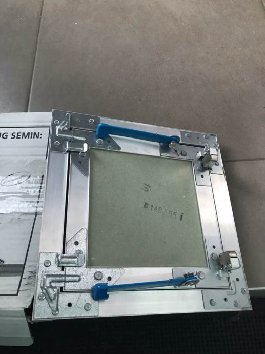 Reviziska vrata za spustene plafone