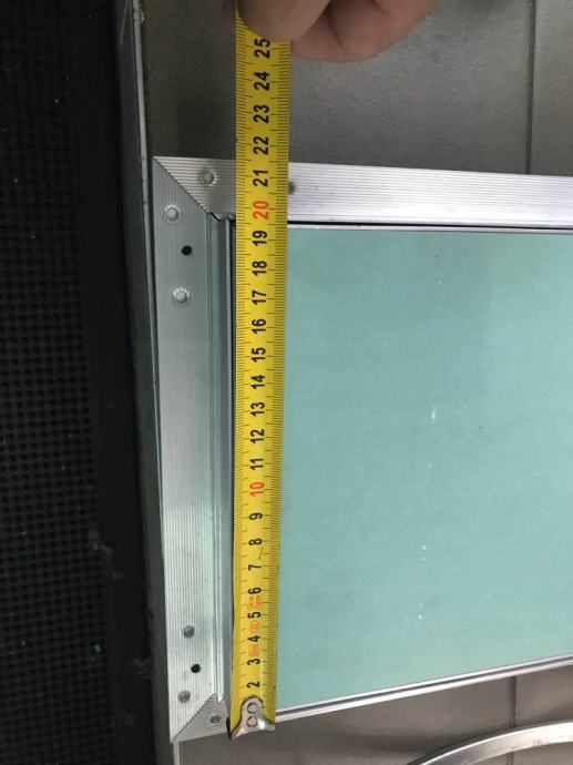 Reviziska vrata za spustene plafone