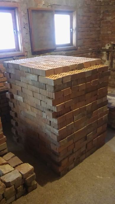 Stara opeka (cigla) puna i šuplja, odlično stanje, samo 1 kn/kom