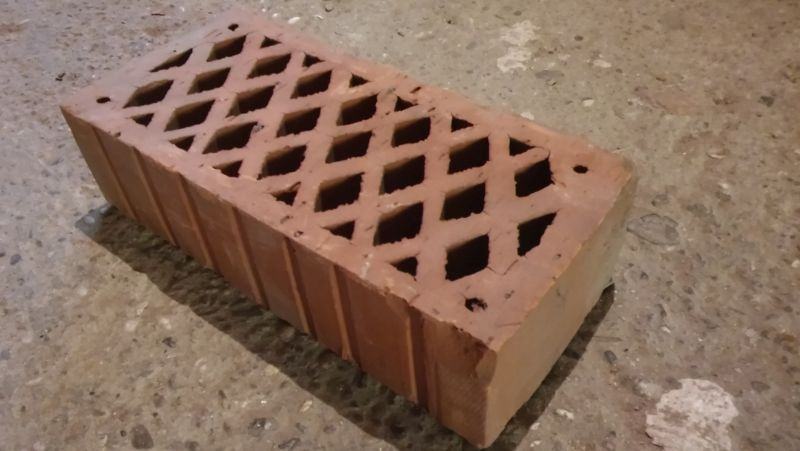 Stara opeka (cigla) puna i šuplja, odlično stanje, samo 1 kn/kom