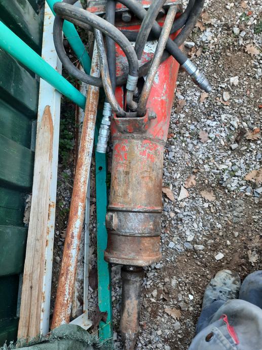 Hidraulicni cekic Montabert sc 28 280kg