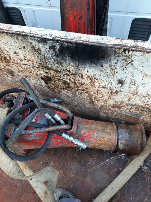 Hidraulicni cekic Montabert sc 28 280kg