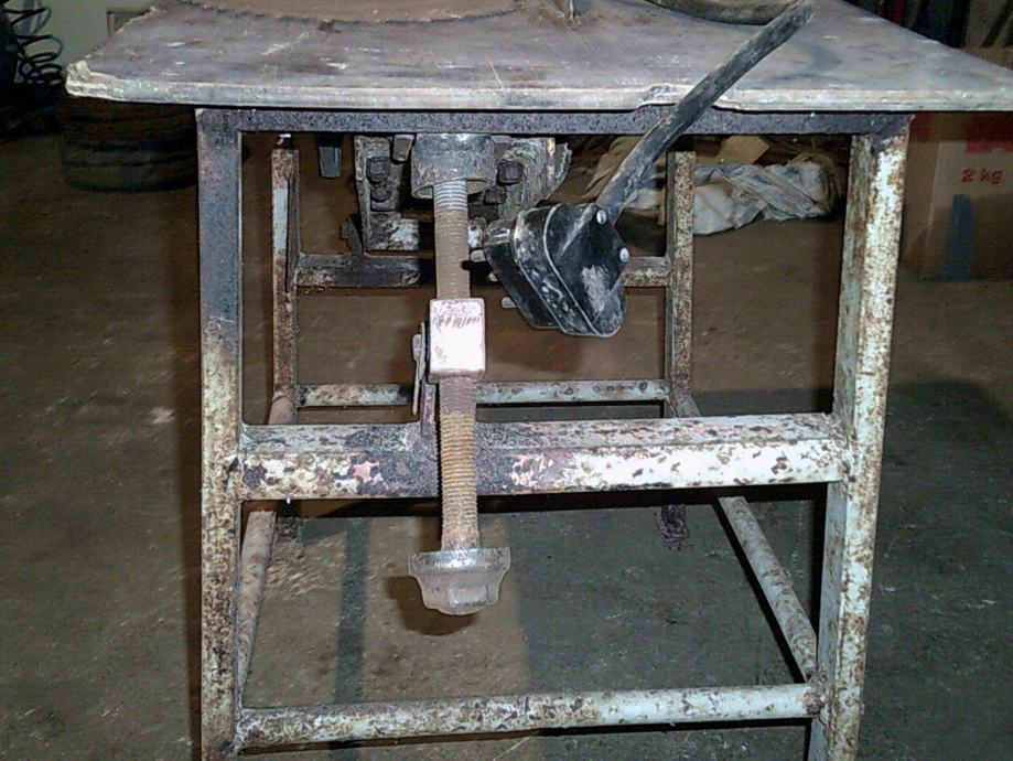 cirkular,za,drvo,mali,trofazni,2800,okr,list,se,diže,i,spušta,okl,KA,