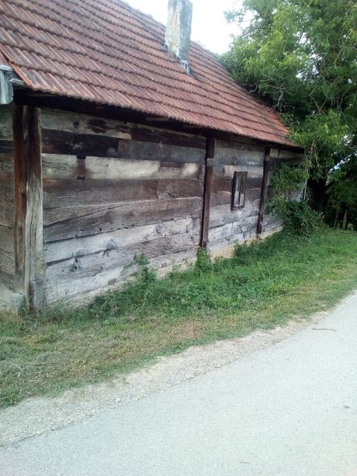 stara drvena kuča