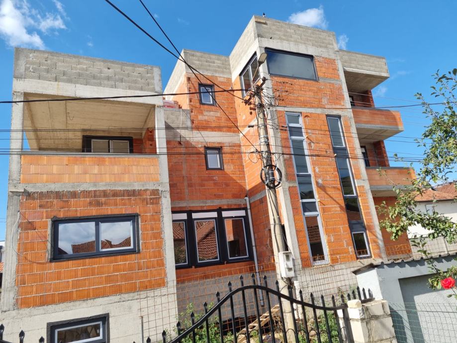 Roh Bau gradnja kuća i objekata od temelja do krova