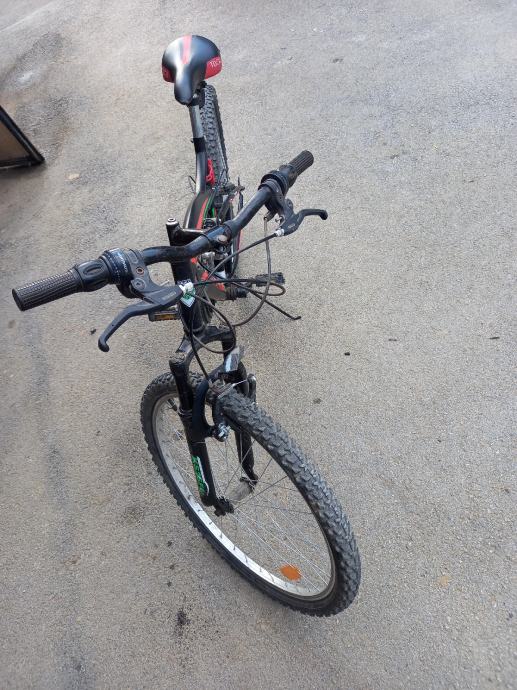 PRODAJEM BICIKL BOLT