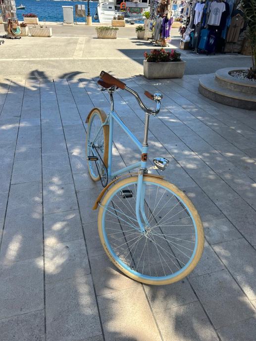 Retro bicikl star 110 godina