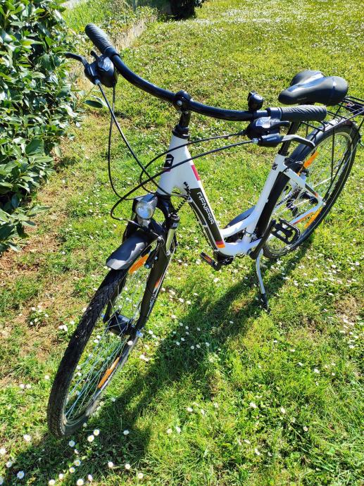 Novi ženski bicikl Genesis Touring 2.1