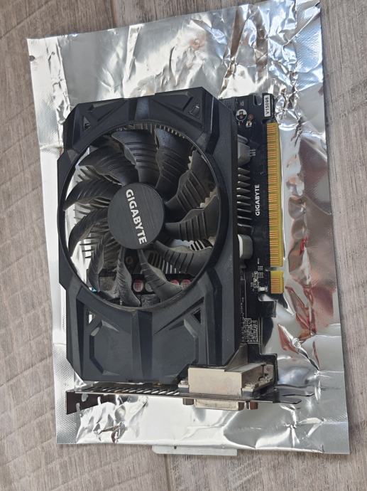 AMD R7 360 2GB (Gigabyte GV-R736OC-2GD)