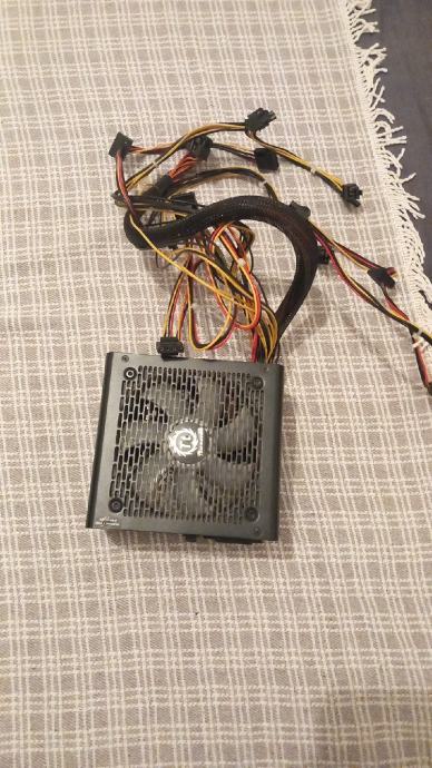 AMD Radeon Gigabyte RX 6500XT 4GB GDDR6 +Thermaltake 450W LedNapajanje