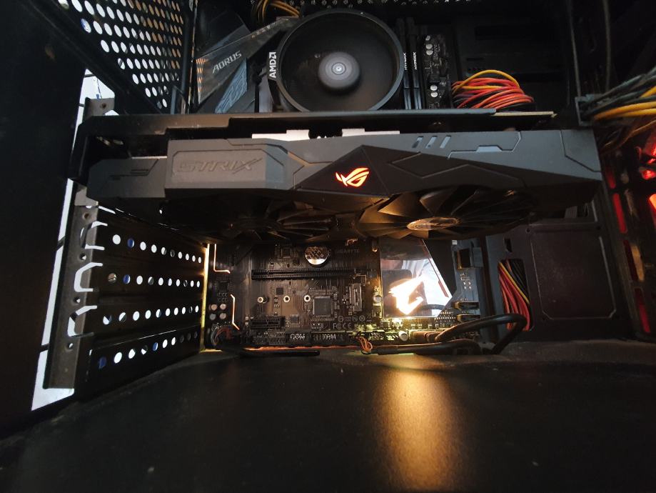 ASUS ROG STRIX 570 8GB