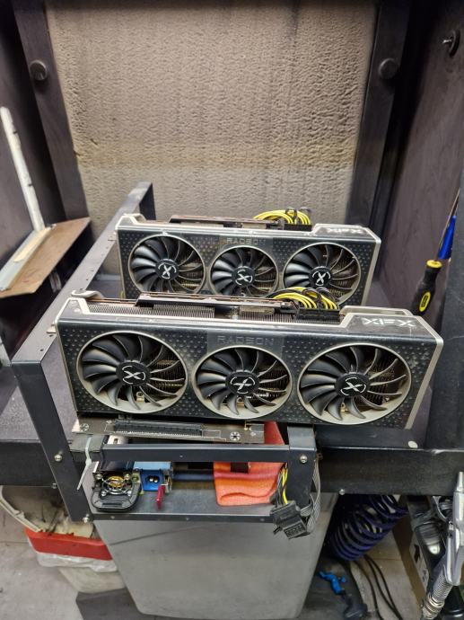 Mining rig Graficke kartice Radeon XFX 6800RX x2