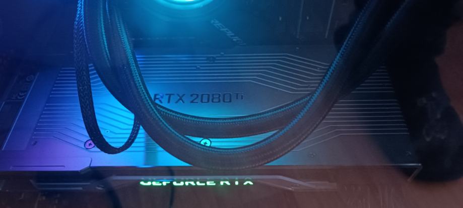 Prodajem 2080ti Fe super stanje